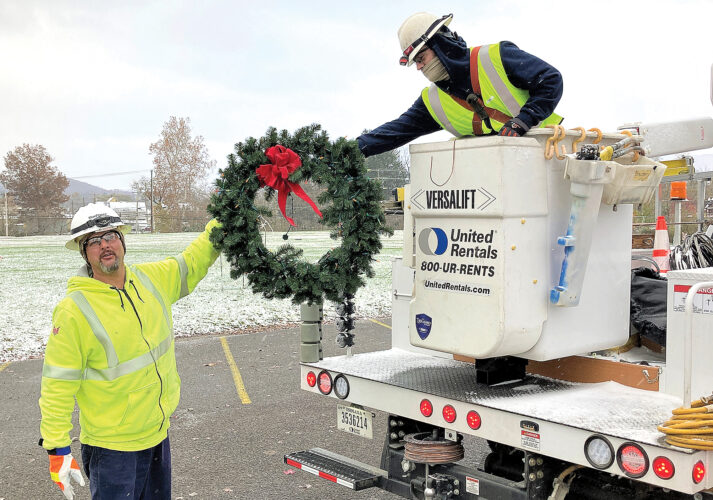 Helping Decorate | News, Sports, Jobs - The Intermountain